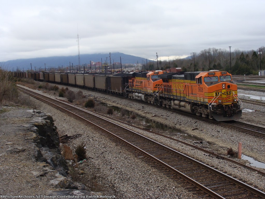 BNSF 5608